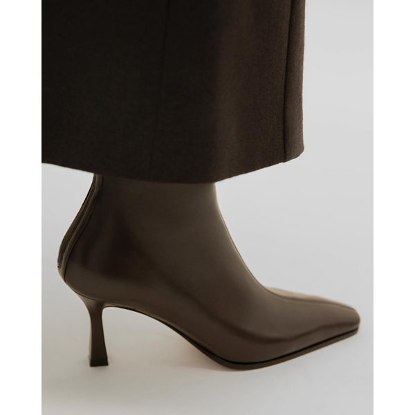 Stretch Boot in Espresso Nappa – Emme Parsons